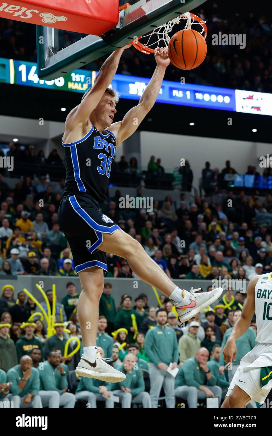 WACO, CA - JANUARY 09: Brigham Young Cougars guard Dallin Hall (30 ...