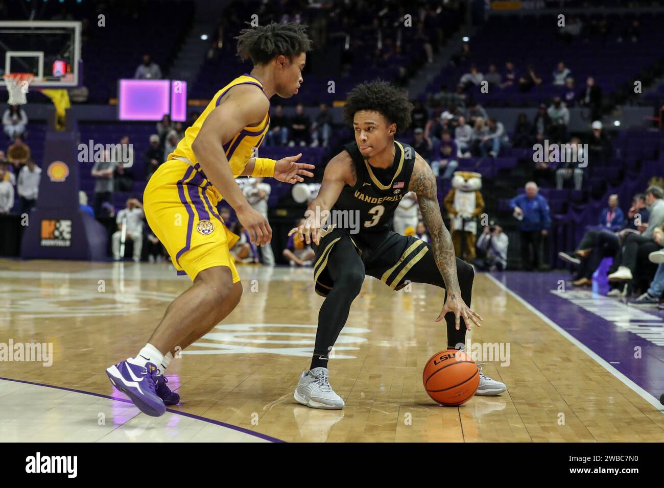 Baton Rouge, LA, USA. 09th Jan, 2024. LSU's Jalen Cook (3) tries to ...