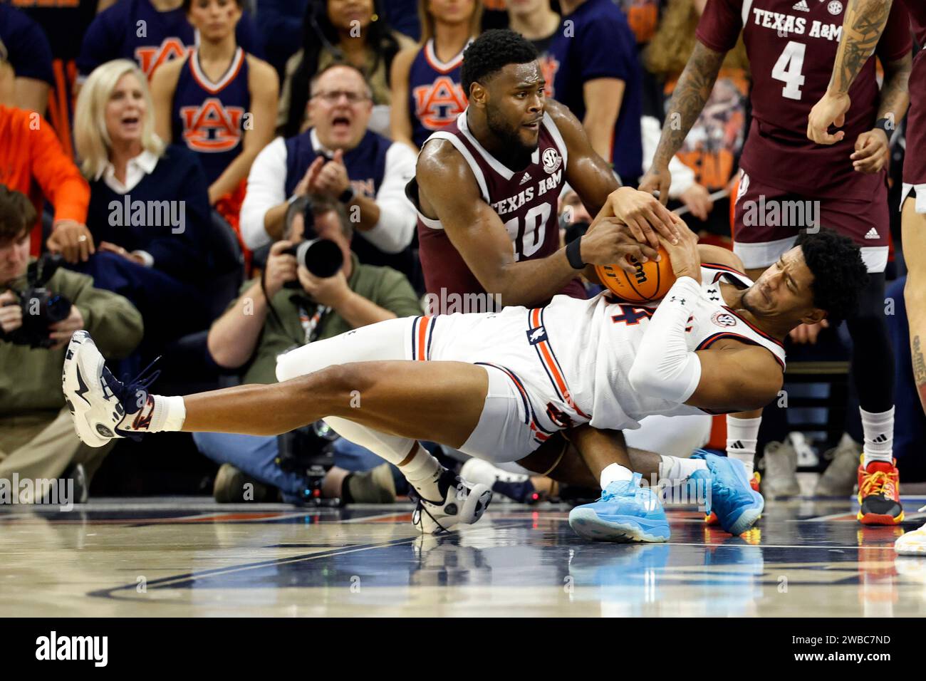 Auburn center Dylan Cardwell (44) and Texas A&M forward Wildens Leveque ...