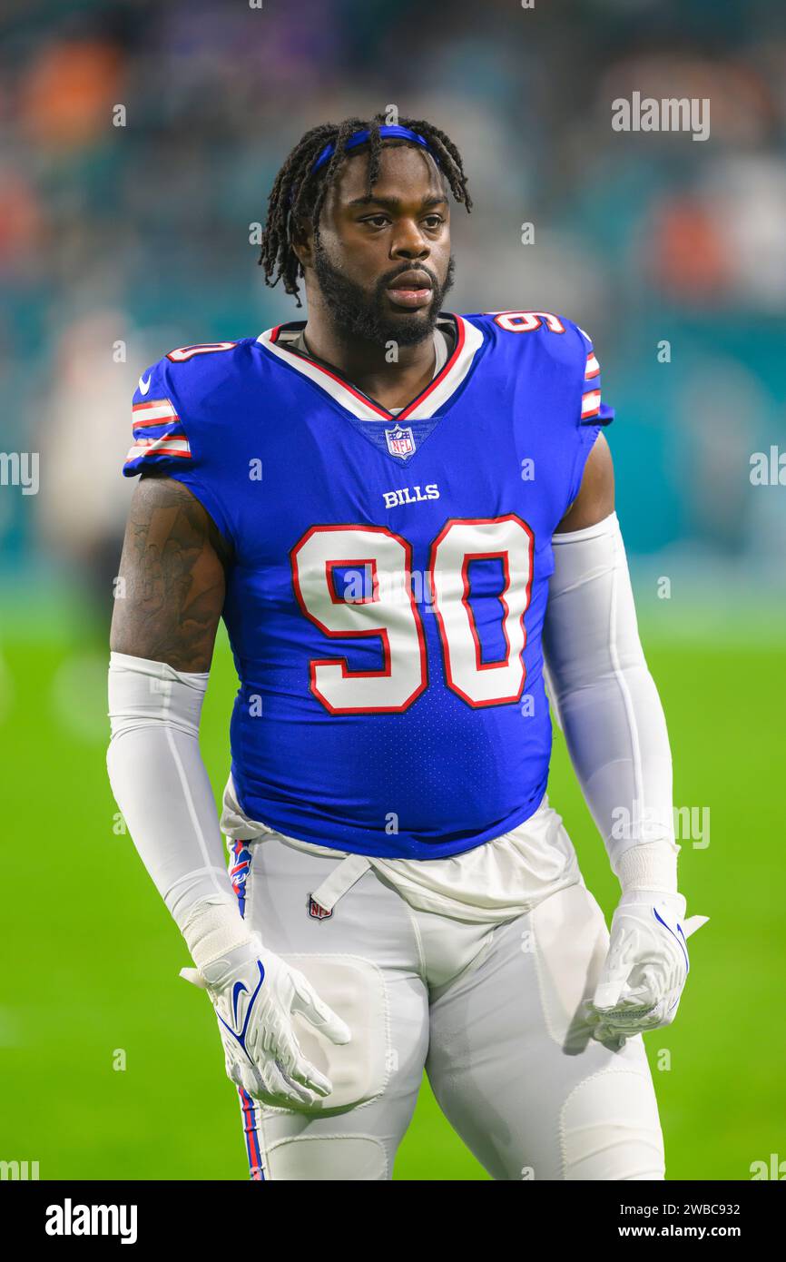 Buffalo Bills defensive end Shaq Lawson (90) stands on the field before ...