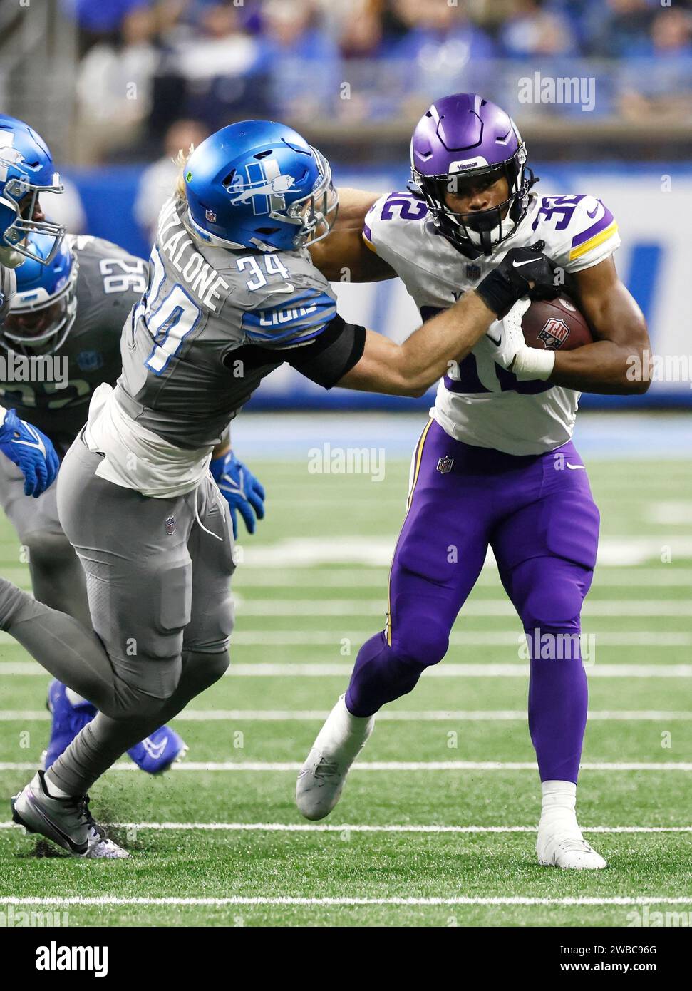 Detroit Lions linebacker Alex Anzalone (34) tries to tackle Minnesota ...