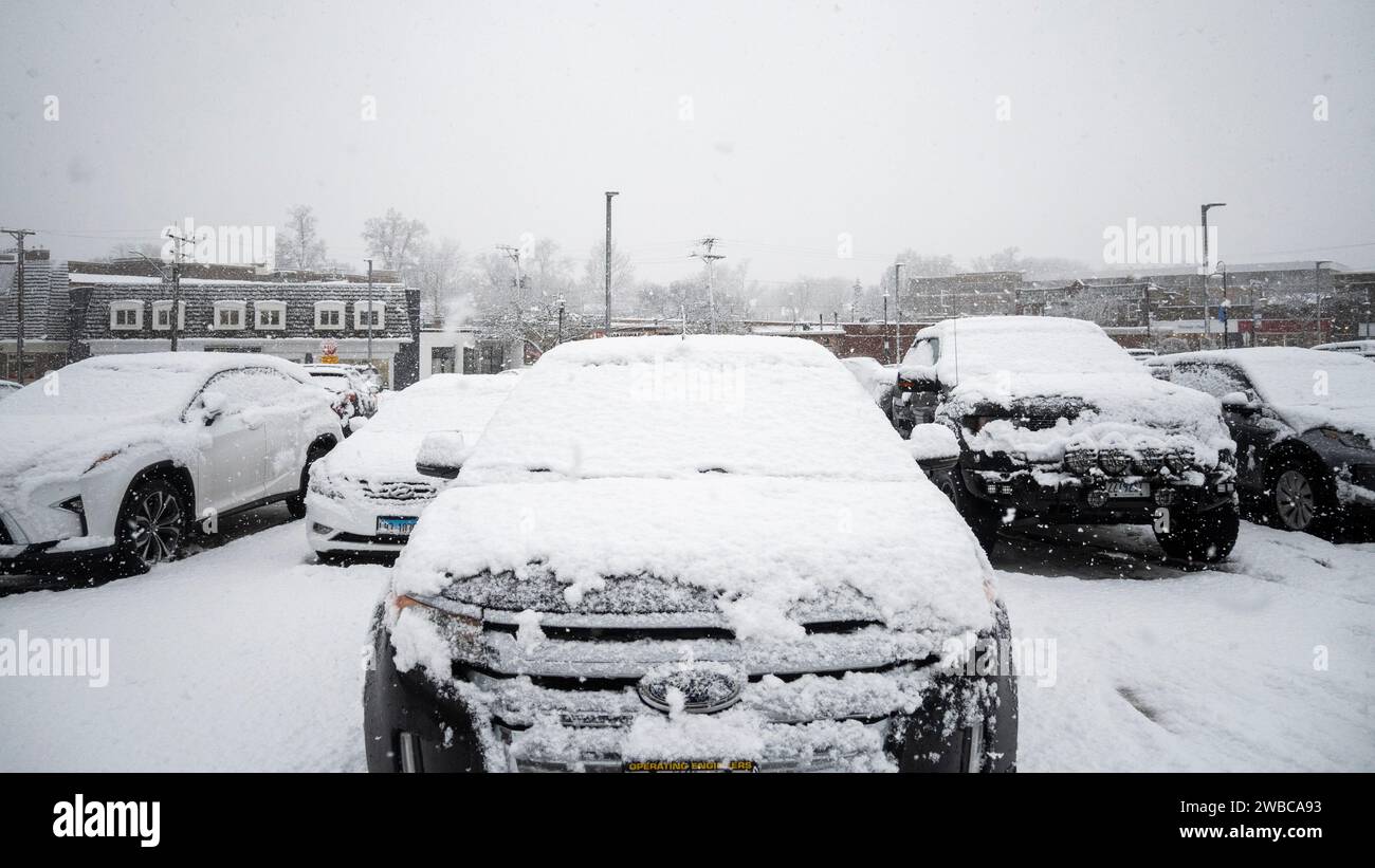 Chicago, USA. 9 January 2024. Chicago weather : Cars covered as heavy ...