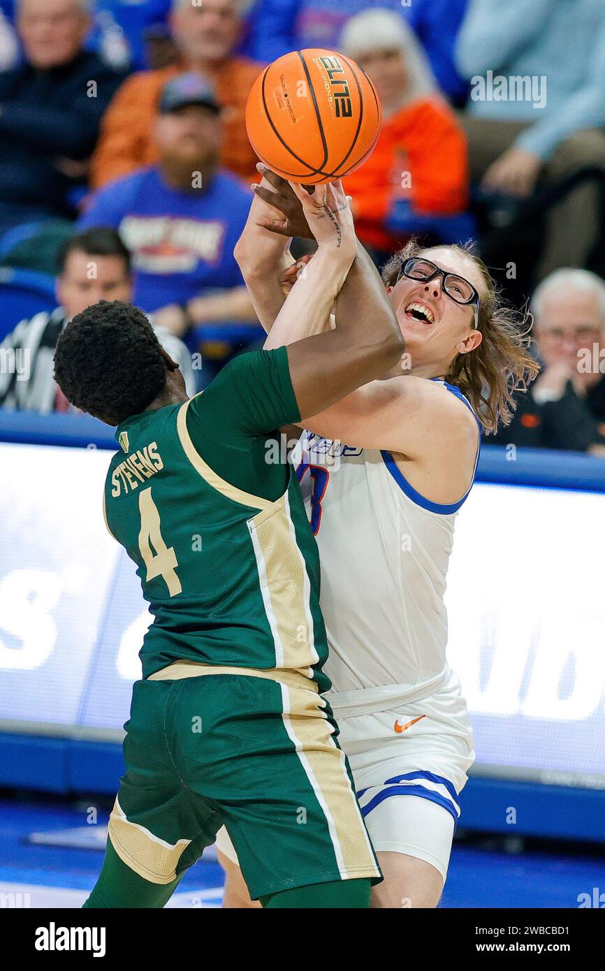 Colorado State guard Isaiah Stevens (4) and Boise State forward Andrew ...