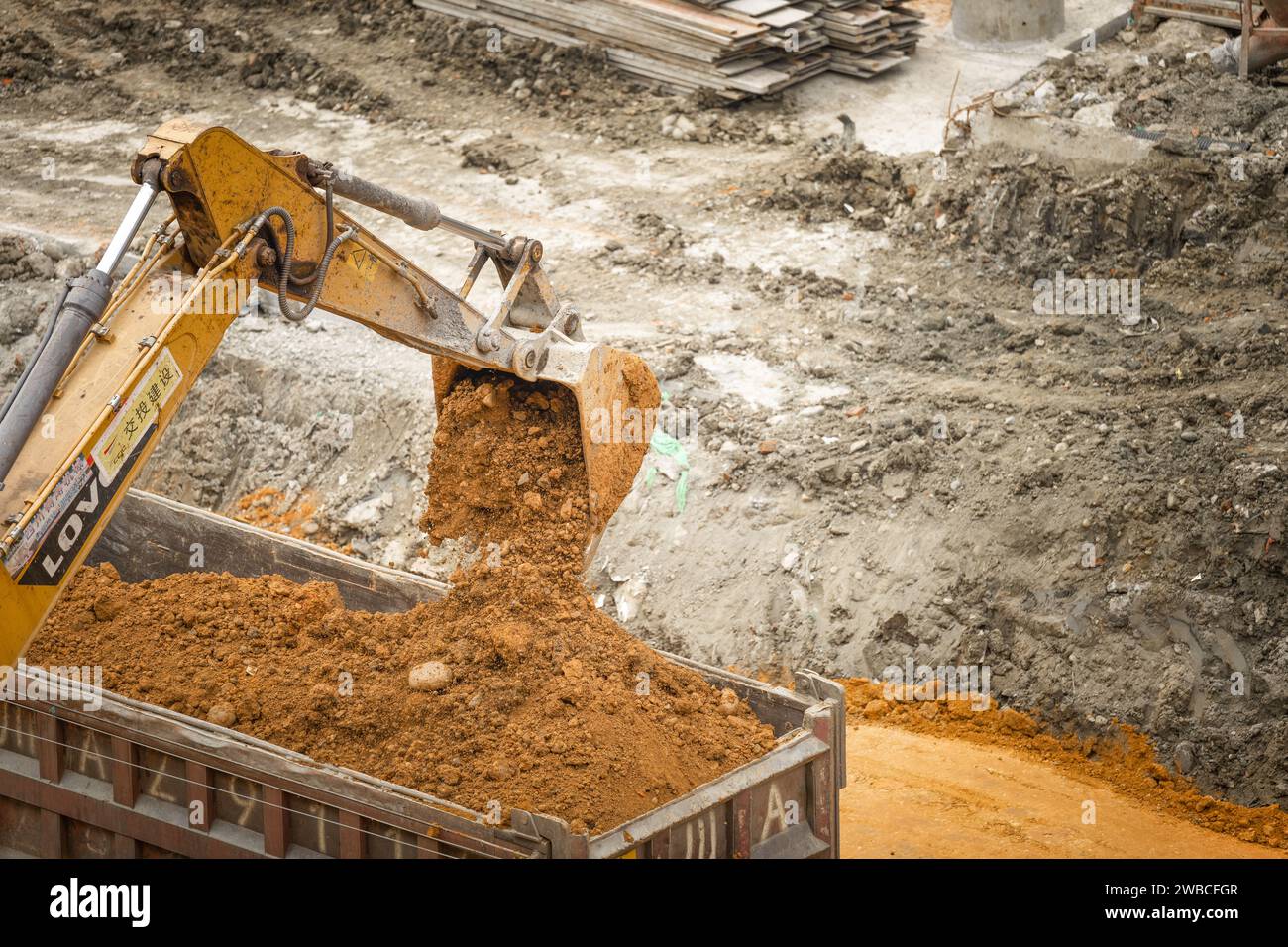 Excavator digging the land Stock Photo - Alamy