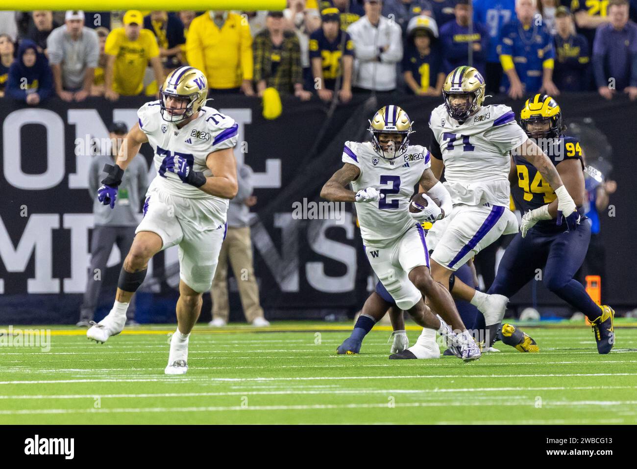 Washington Huskies wide receiver Ja'Lynn Polk (2) carries the ball ...