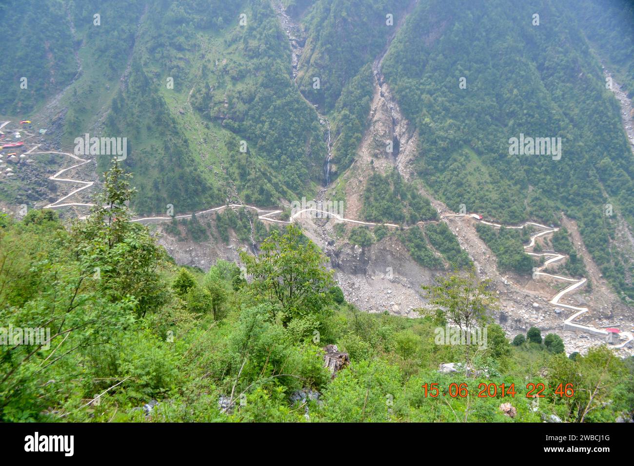 A Trek route connecting kedarnath temple in India. Hiking and trekking ...