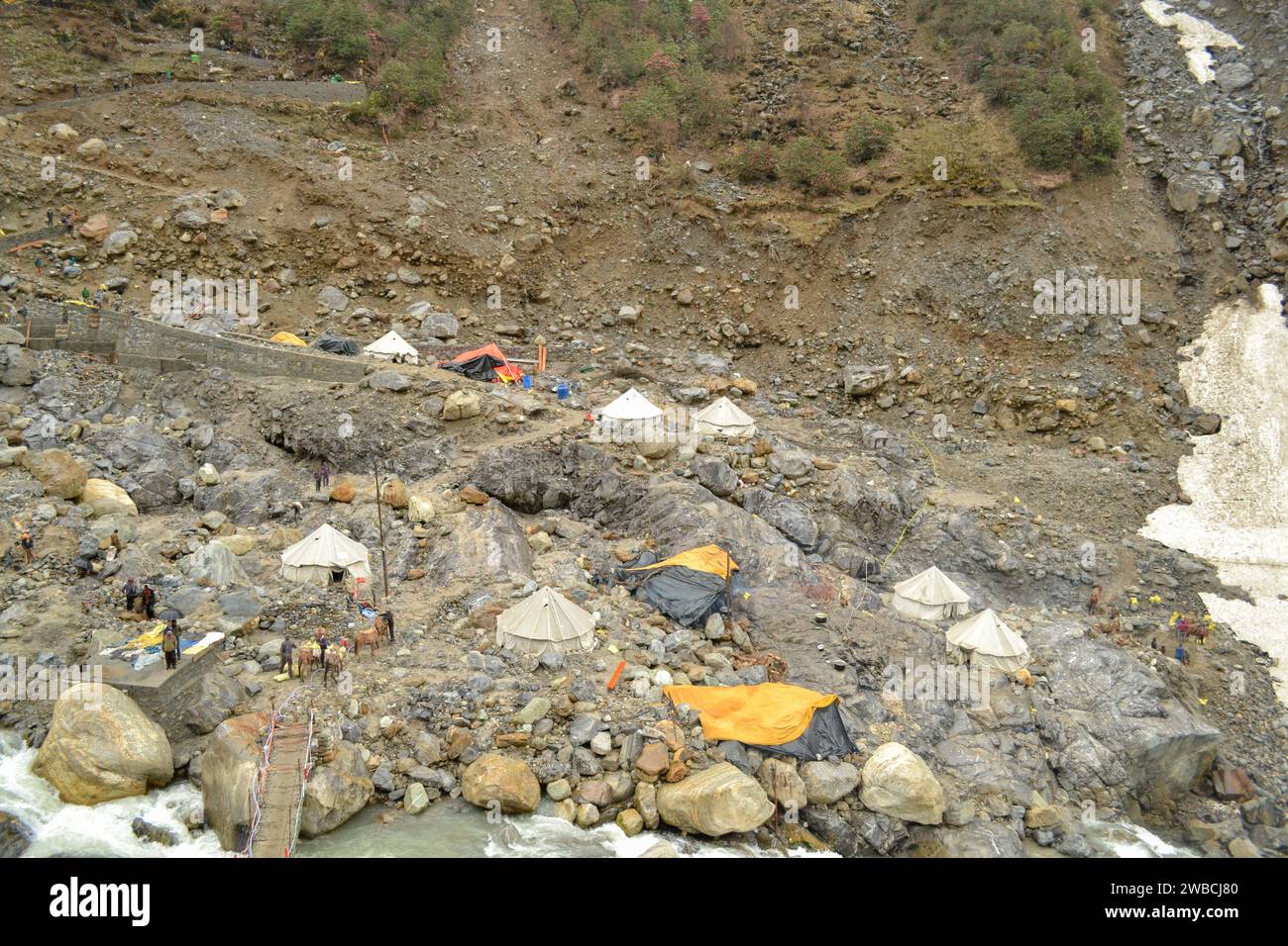 After disaster in kedarnath temple hi-res stock photography and images ...