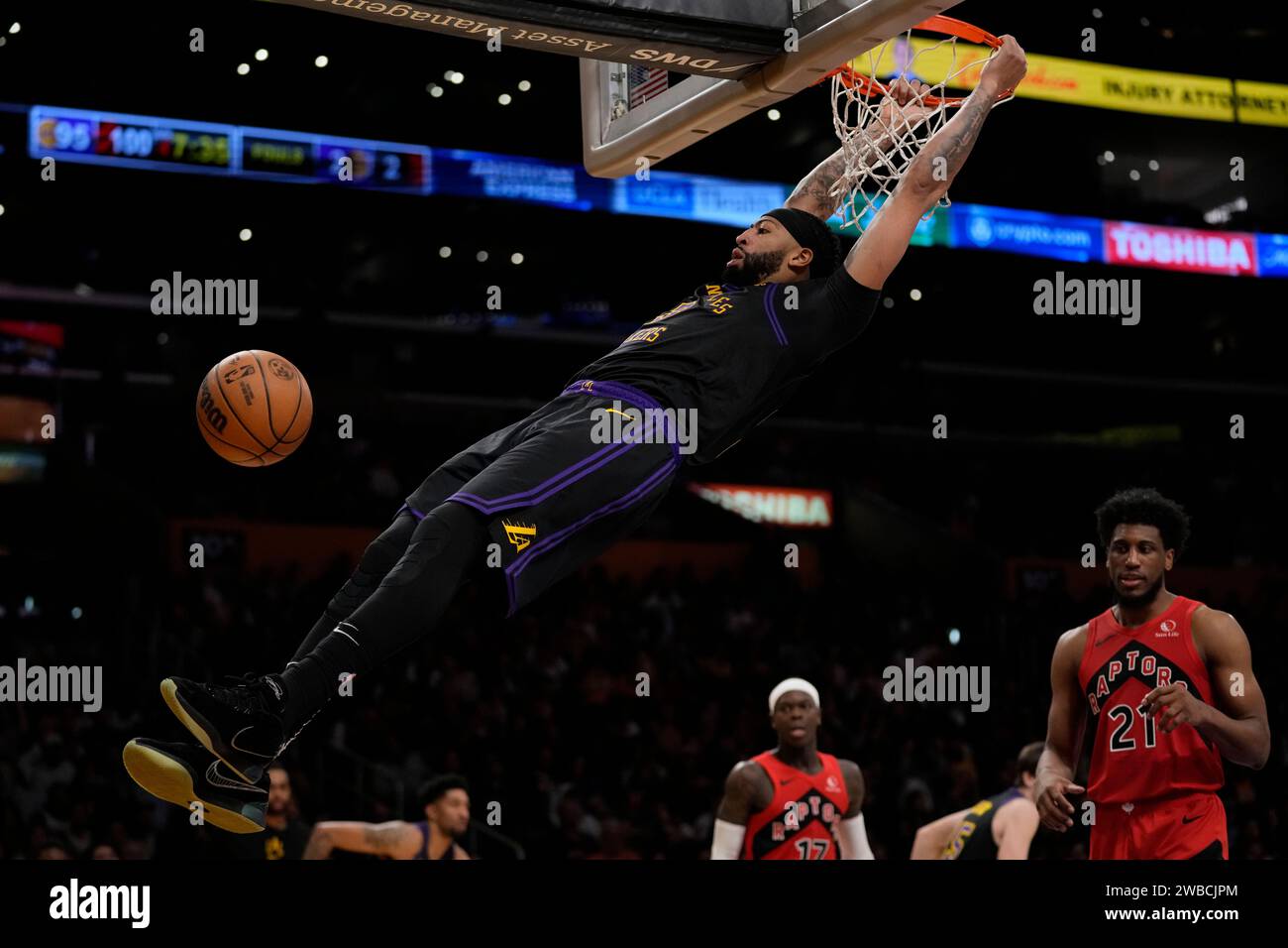 Los Angeles Lakers forward Anthony Davis (3) dunks during the second ...