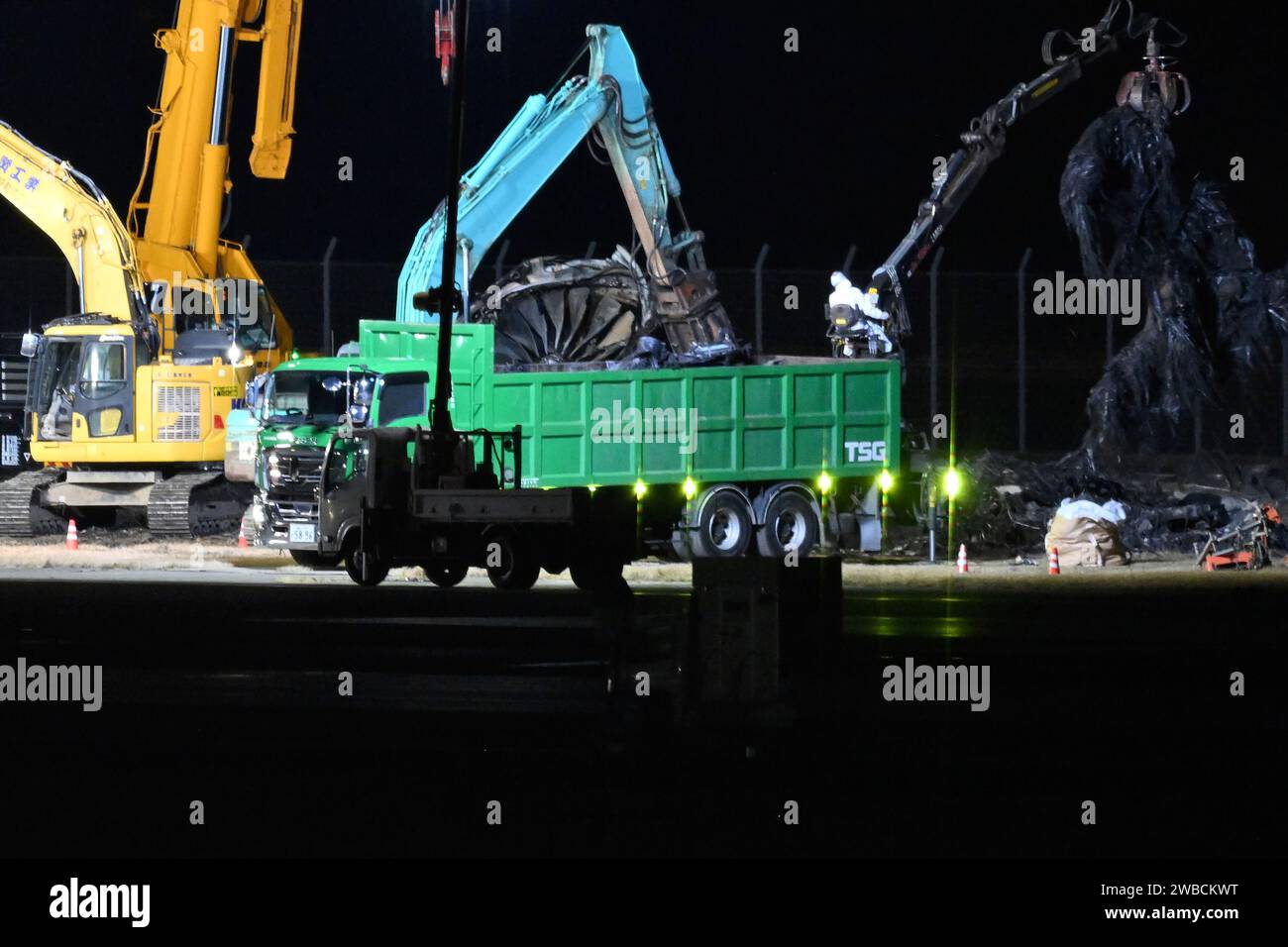 JAL's Airbus A350-900 (JL516 from Sapporo Shin-Chitose to Haneda, reg ...