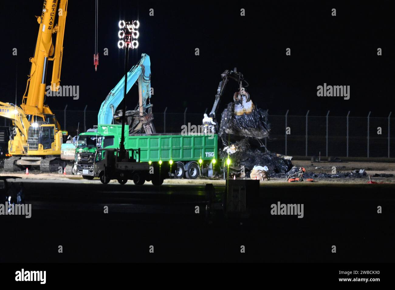 JAL's Airbus A350-900 (JL516 from Sapporo Shin-Chitose to Haneda, reg ...