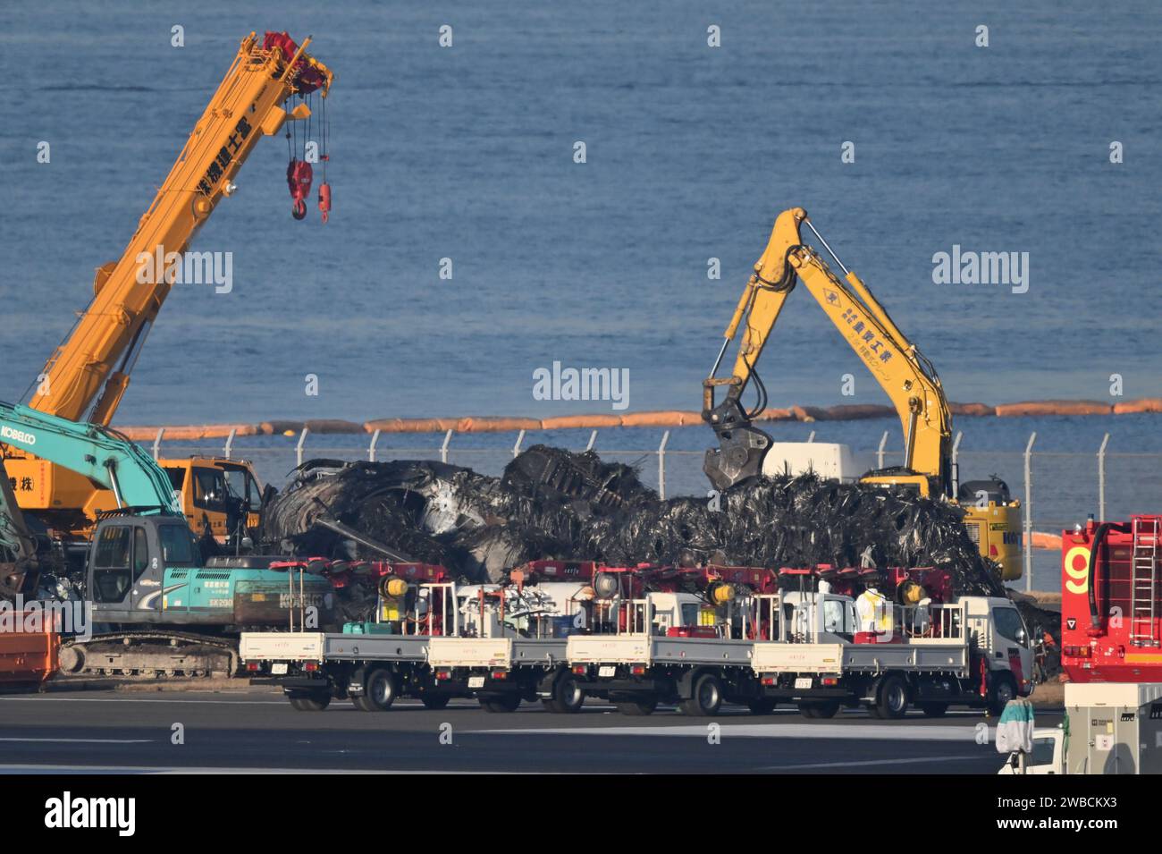 JAL's Airbus A350-900 (JL516 from Sapporo Shin-Chitose to Haneda, reg ...