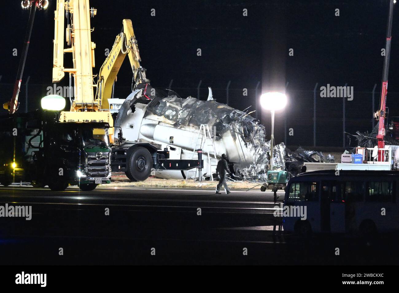 JAL's Airbus A350-900 (JL516 from Sapporo Shin-Chitose to Haneda, reg ...