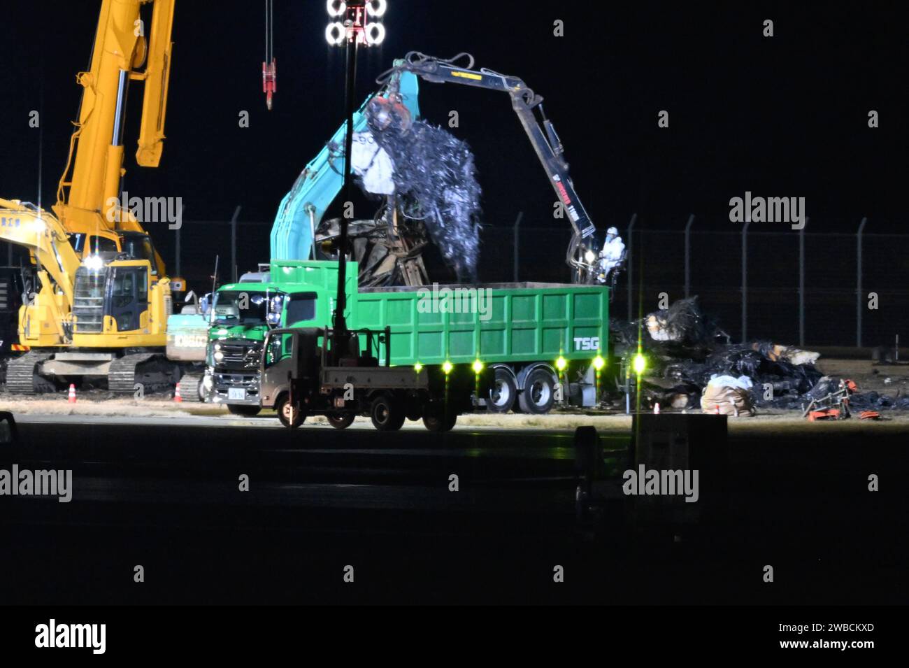 JAL's Airbus A350-900 (JL516 from Sapporo Shin-Chitose to Haneda, reg ...