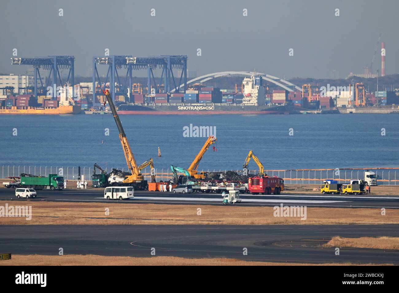 JAL's Airbus A350-900 (JL516 from Sapporo Shin-Chitose to Haneda, reg ...