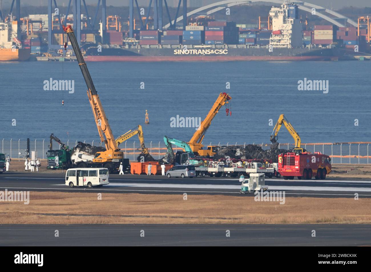 JAL's Airbus A350-900 (JL516 from Sapporo Shin-Chitose to Haneda, reg ...