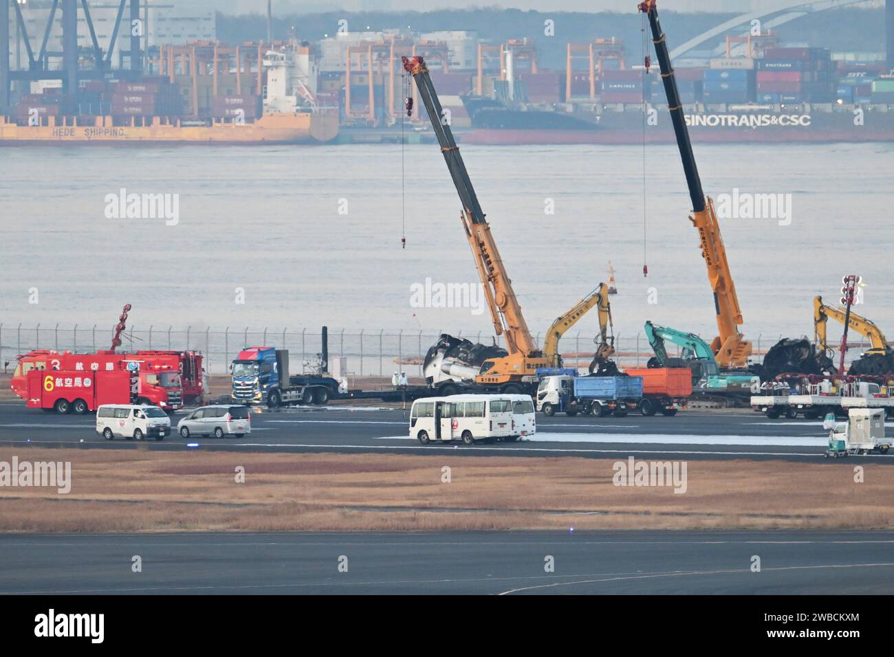 JAL's Airbus A350-900 (JL516 from Sapporo Shin-Chitose to Haneda, reg ...