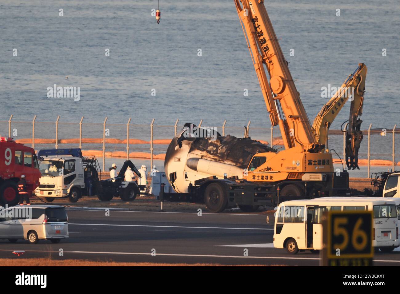 JAL's Airbus A350-900 (JL516 from Sapporo Shin-Chitose to Haneda, reg ...