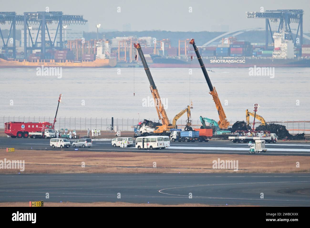 JAL's Airbus A350-900 (JL516 from Sapporo Shin-Chitose to Haneda, reg ...