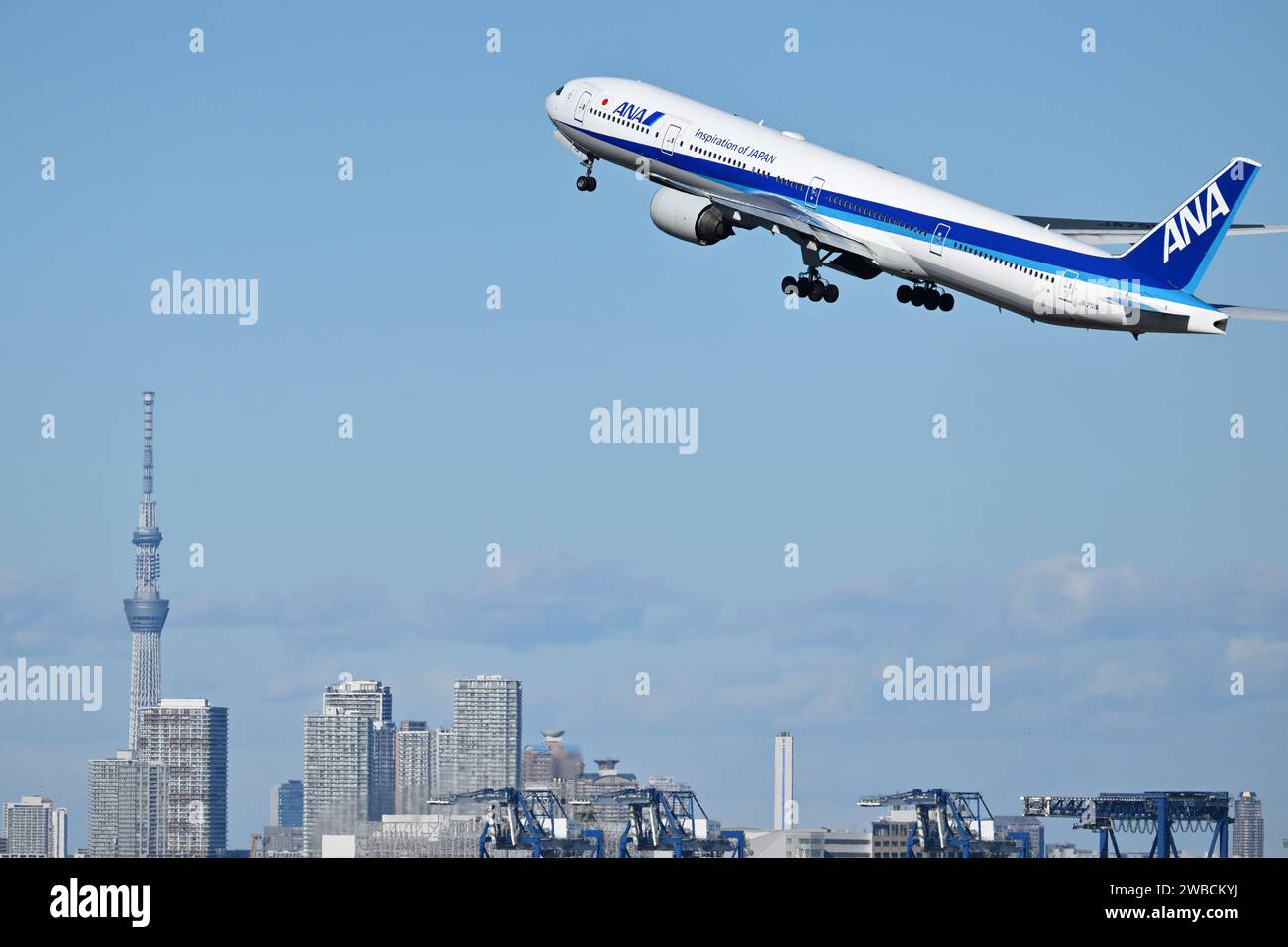 Boeing 777-300 (reg. JA751A) of ANA flight NH65 to Sapporo New Chitose ...