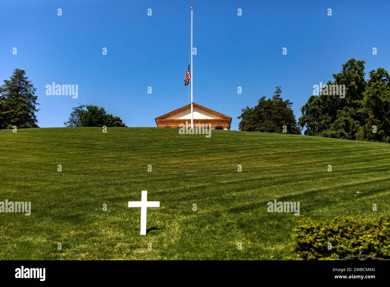 Panoramic view of a white marble cross in front of the pantheon and ...