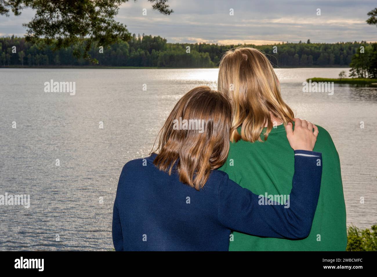 Two sisters hugging hi-res stock photography and images - Alamy