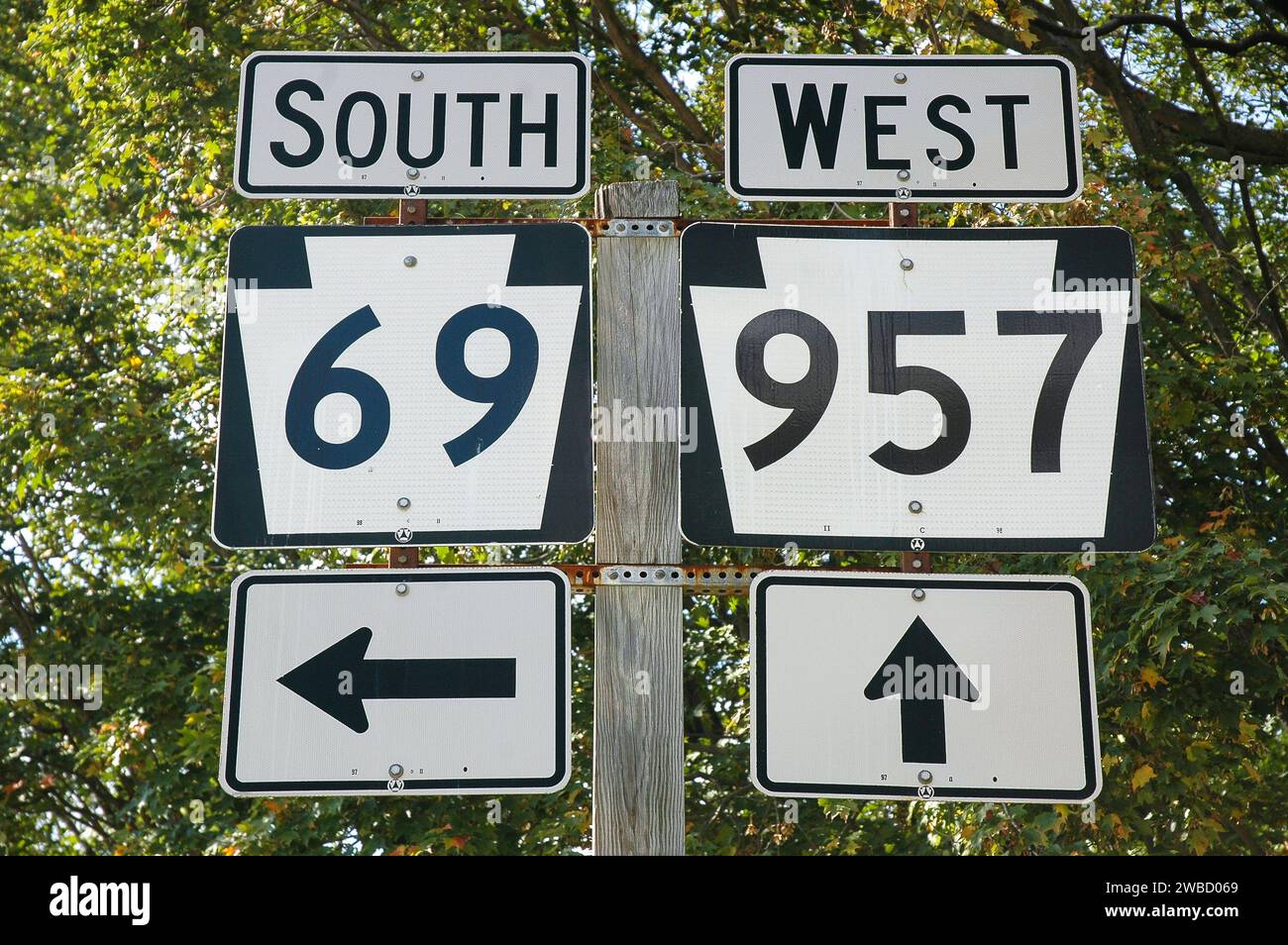 Sugar grove road signs hi-res stock photography and images - Alamy