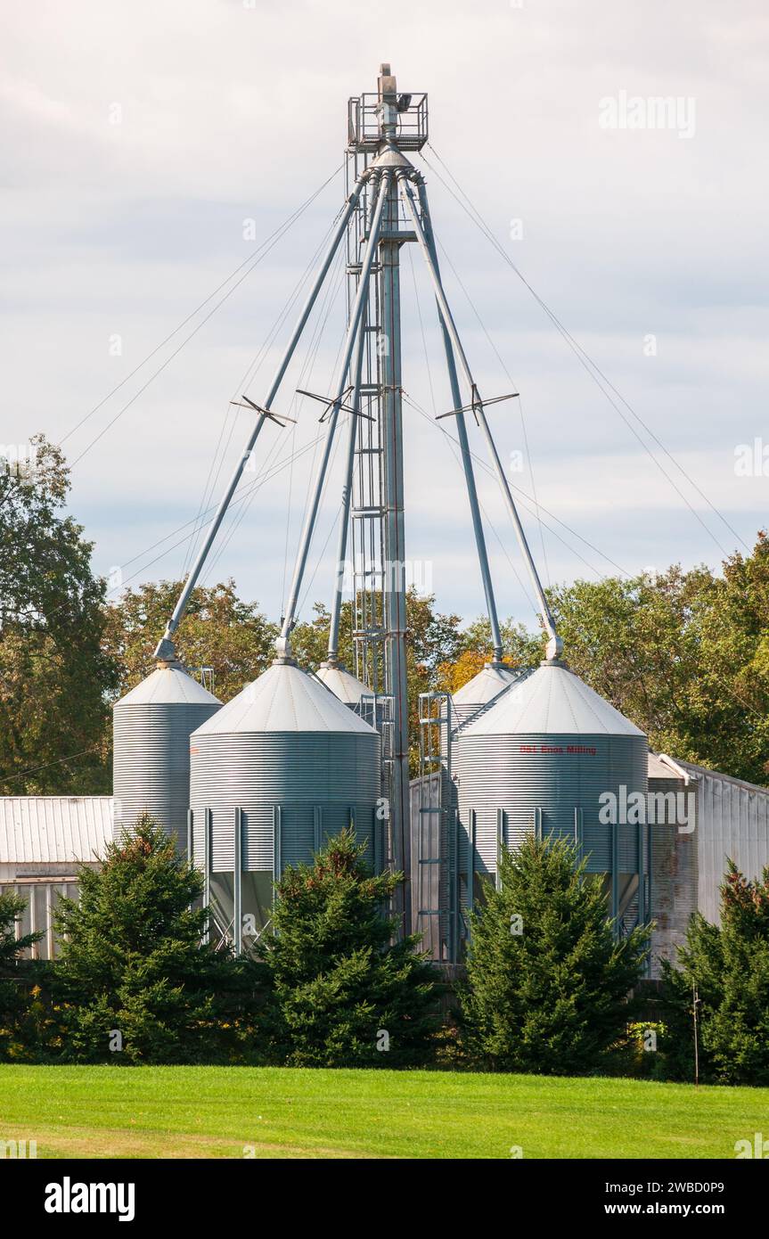 Farm Barns and Silos in Sugar Grove, Pennsylvania, USA Stock Photo - Alamy