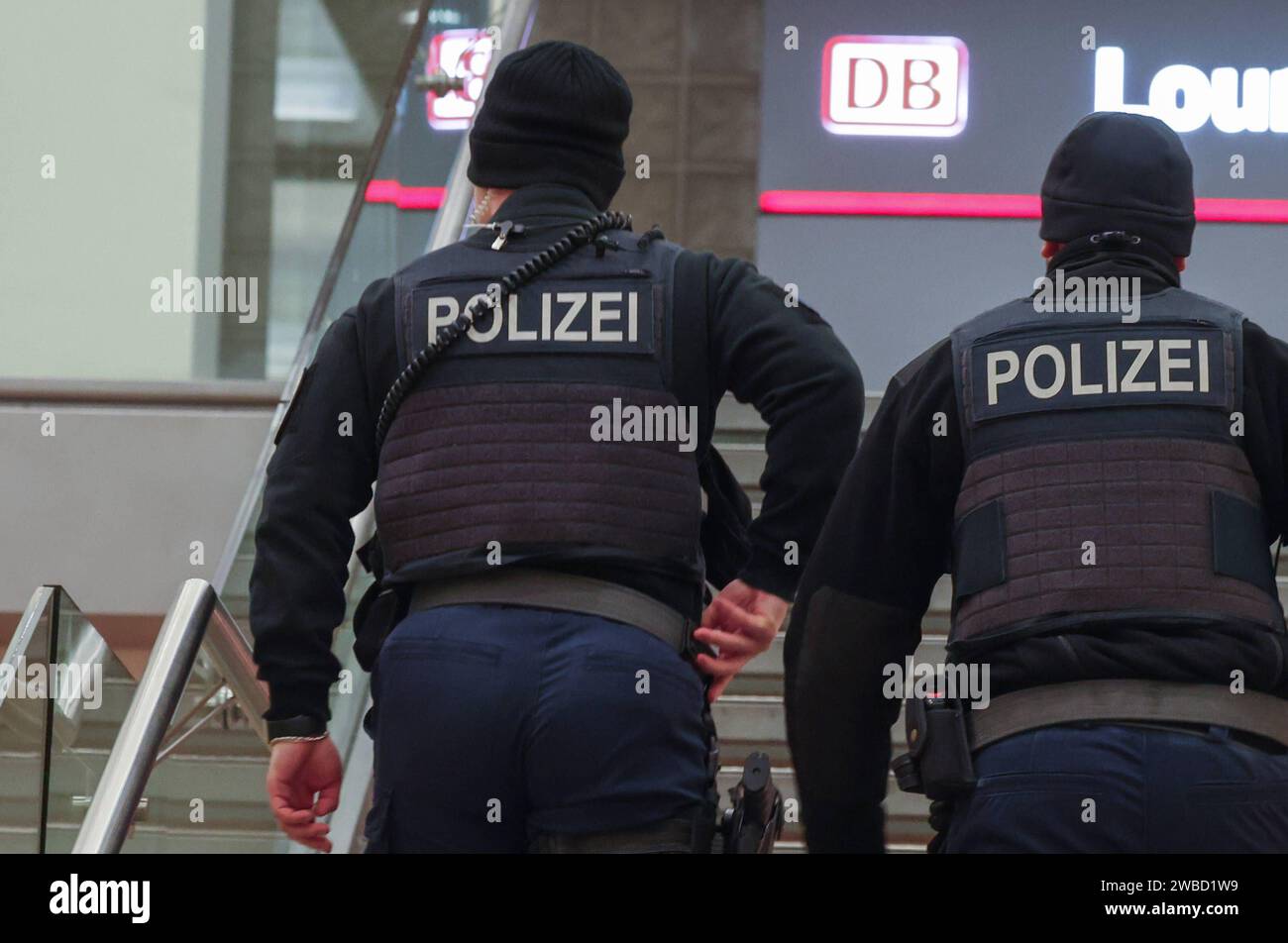 Symbolfoto, Bundespolizei im Hauptbahnhof Hannover *** Symbolic photo ...