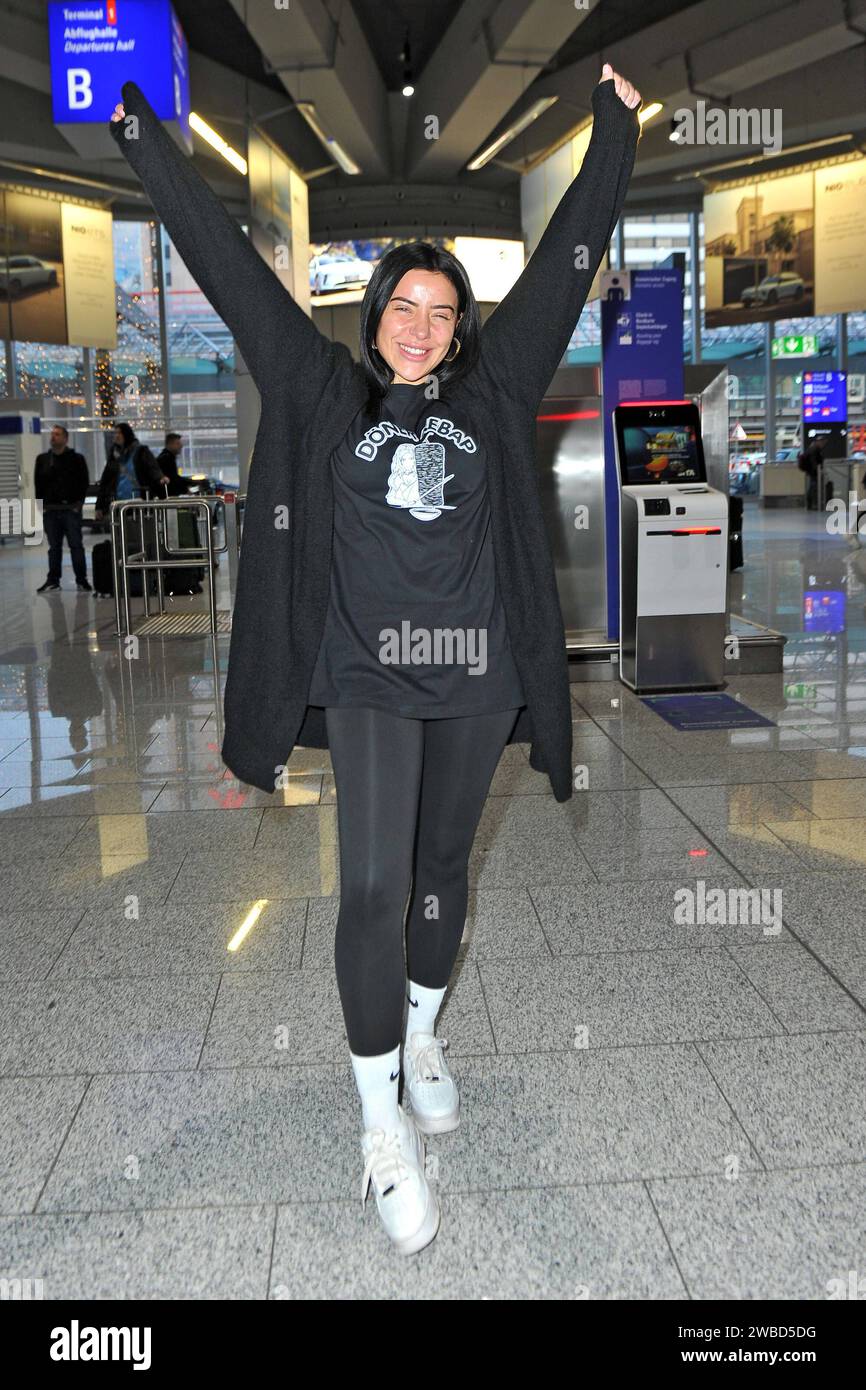 RTL - Dschungelcamp 2024. Leyla Lahouar anläßlich der Abreise der Kandidaten der RTL - Sendung ...