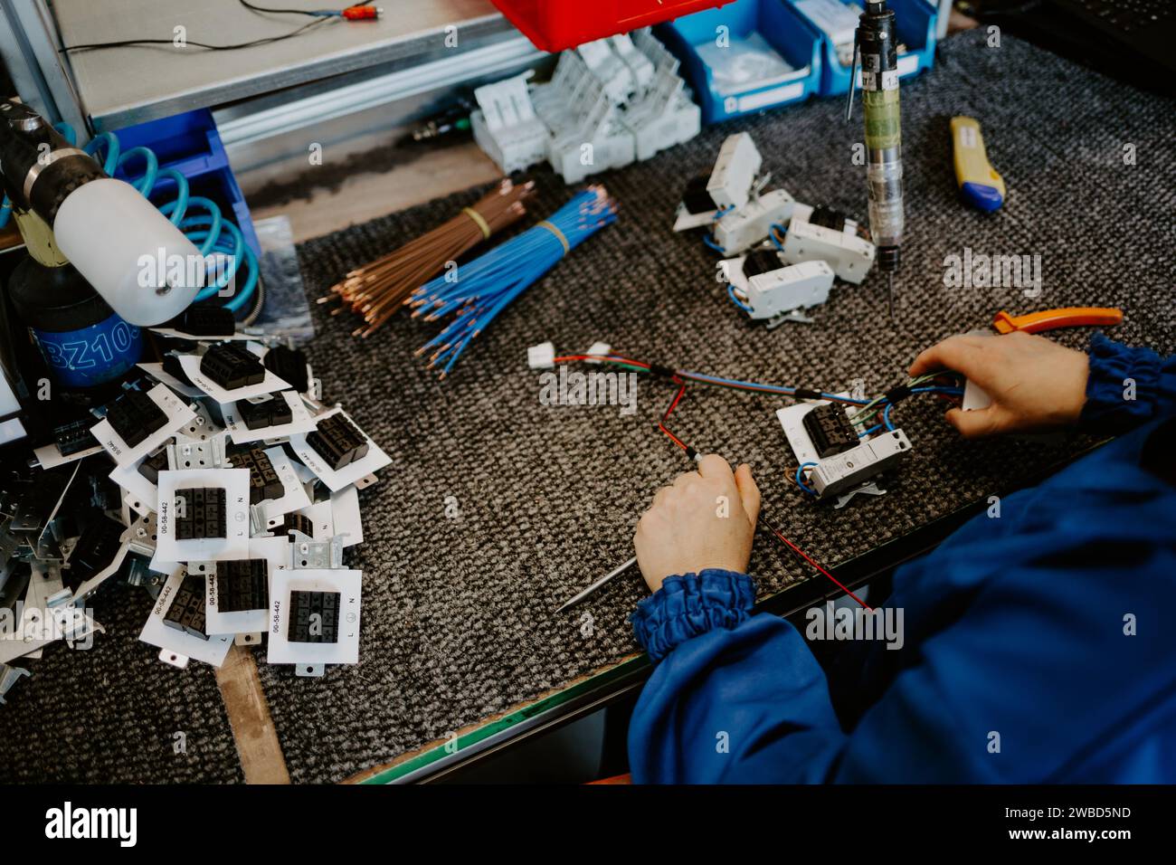 Cabling work hi-res stock photography and images - Alamy