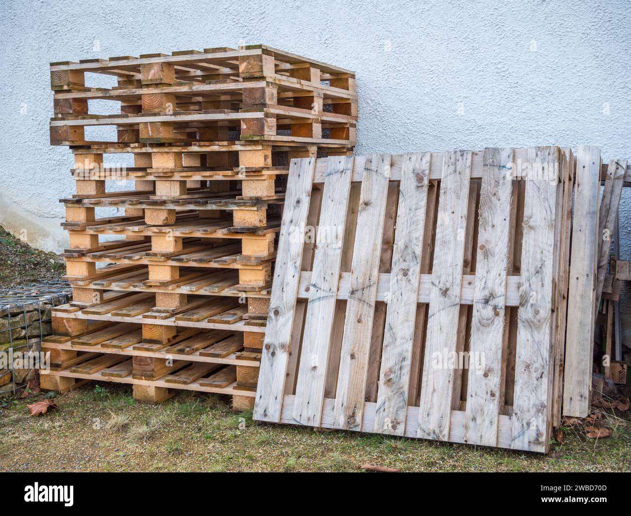 Wooden pallets in the industry Stock Photo - Alamy