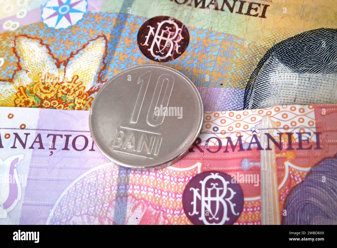 Romanian Lei coin and banknotes as background Stock Photo - Alamy