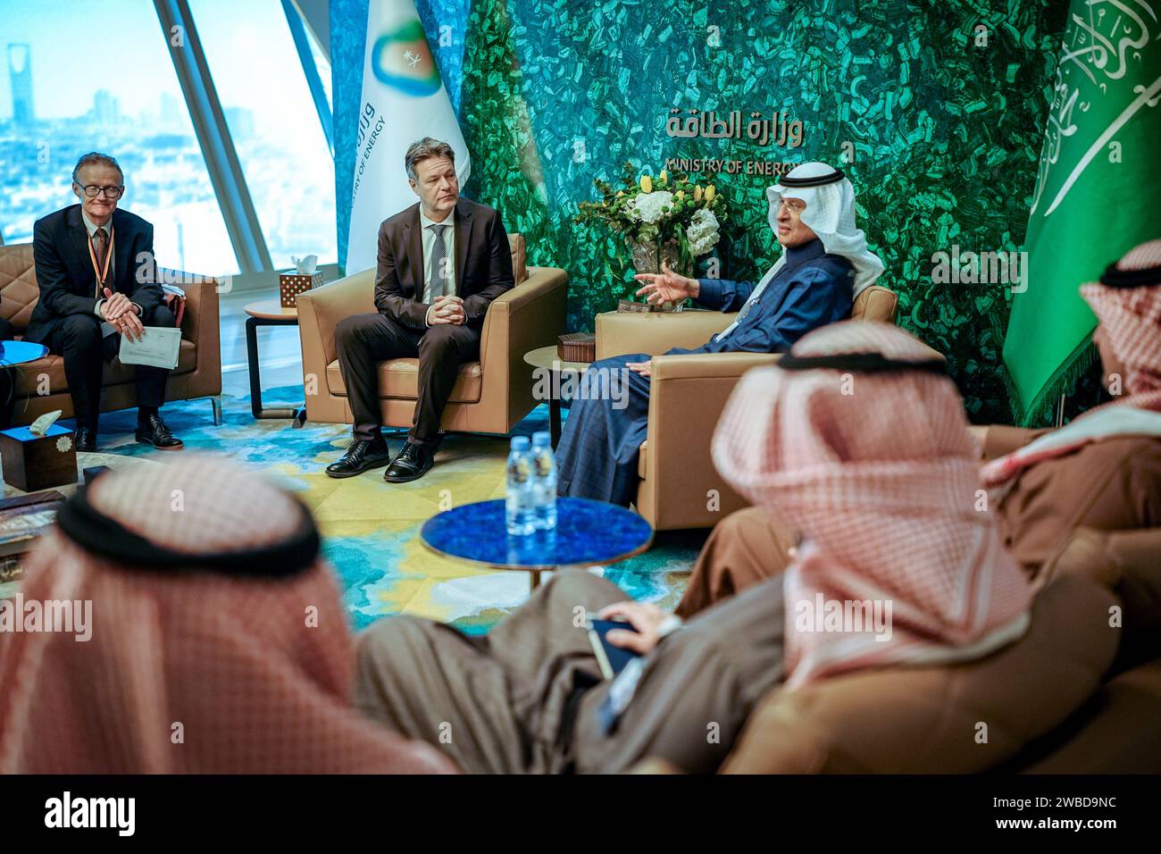 Riad, Saudi Arabia. 10th Jan, 2024. Robert Habeck (l, Alliance 90/The ...