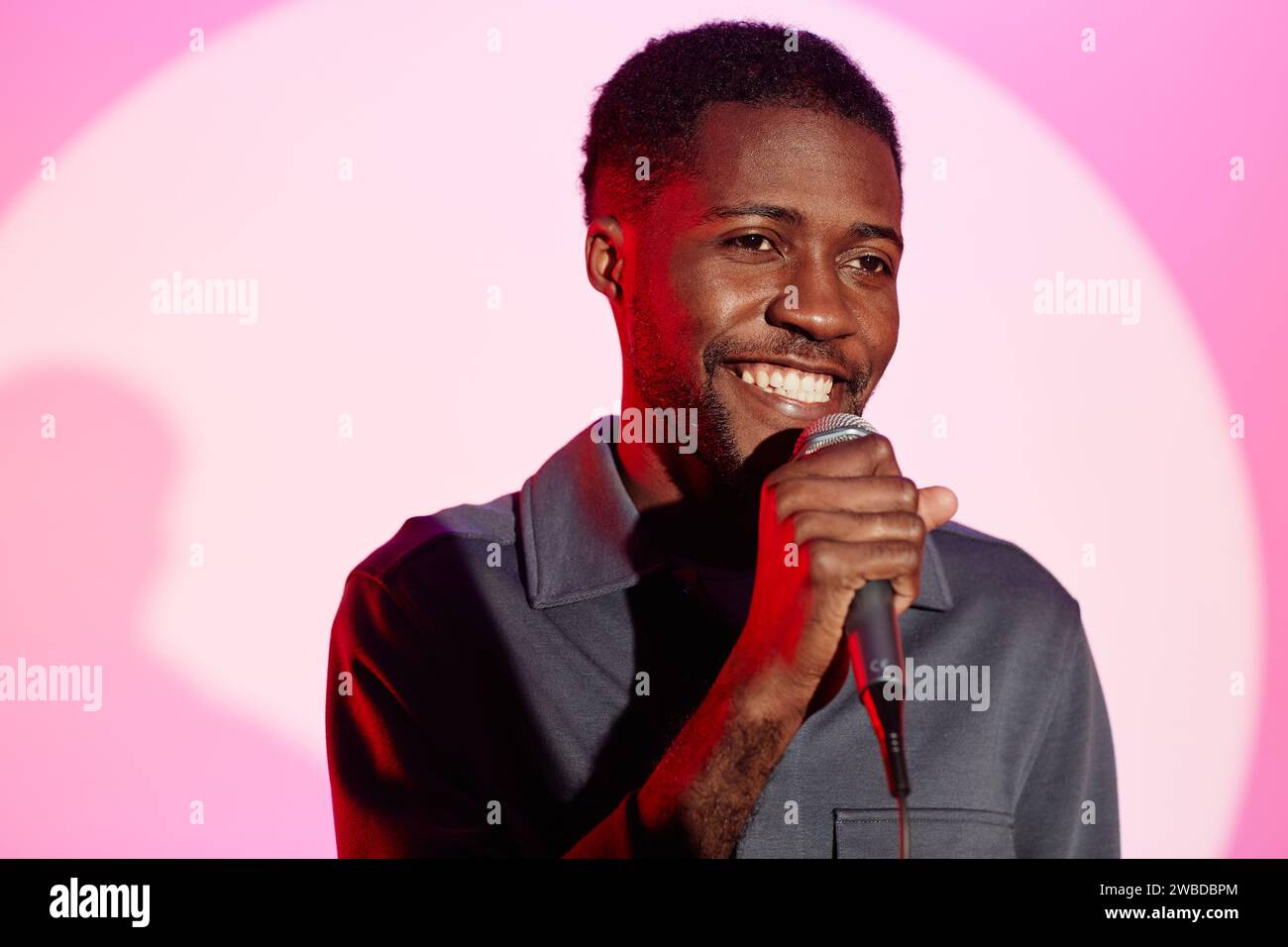 Stage hold up hi-res stock photography and images - Alamy