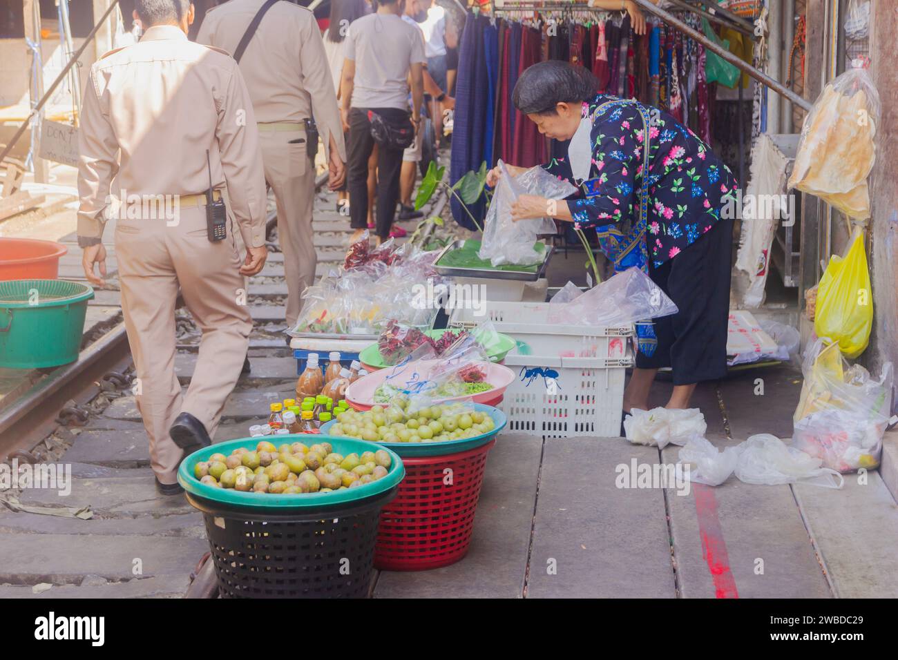 Bangkok, Thailand - December 31, 2022: Mae Klong Railway Market (Hoop ...