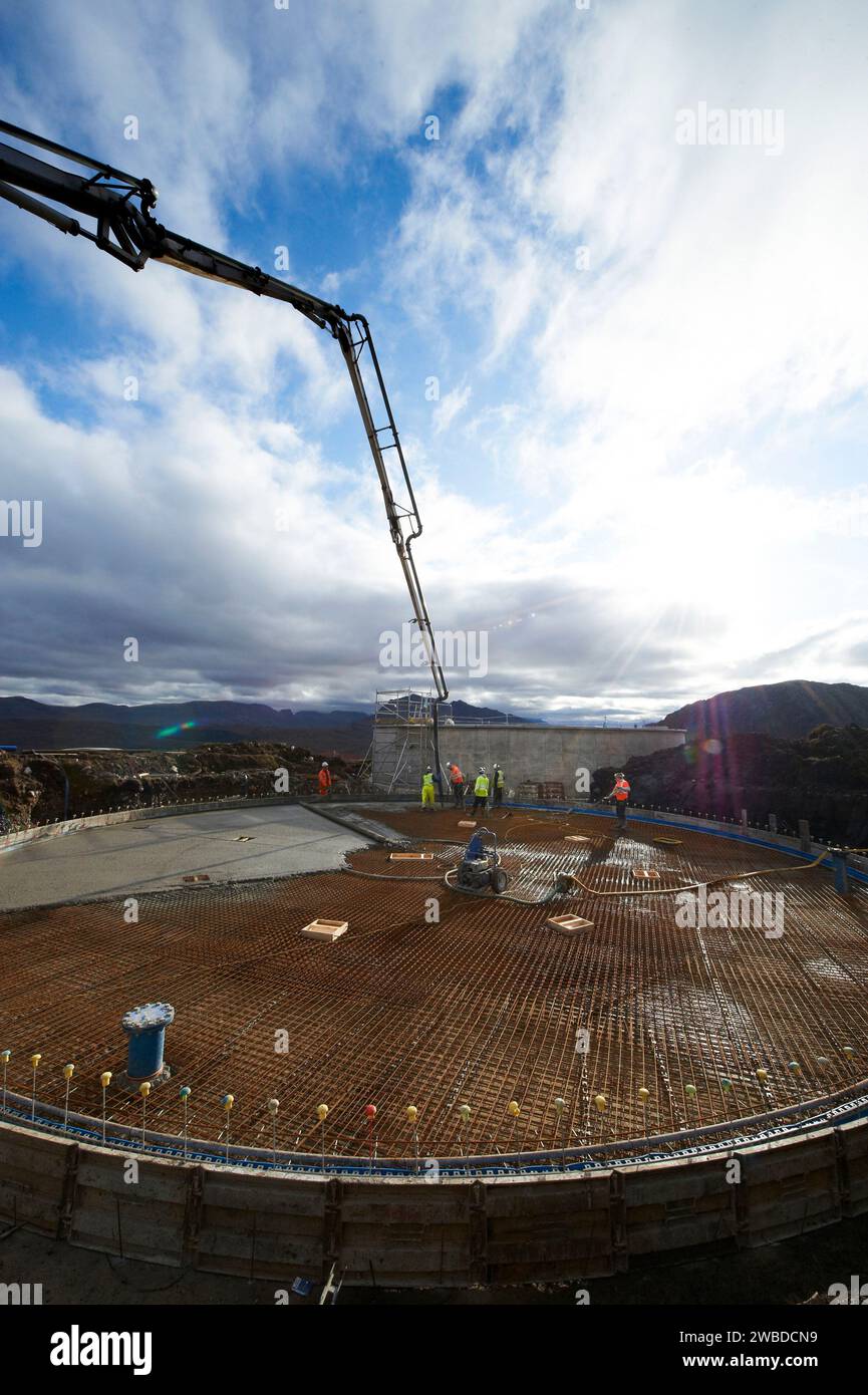 A concrete pour on a water treatment tank hi-res stock photography and ...