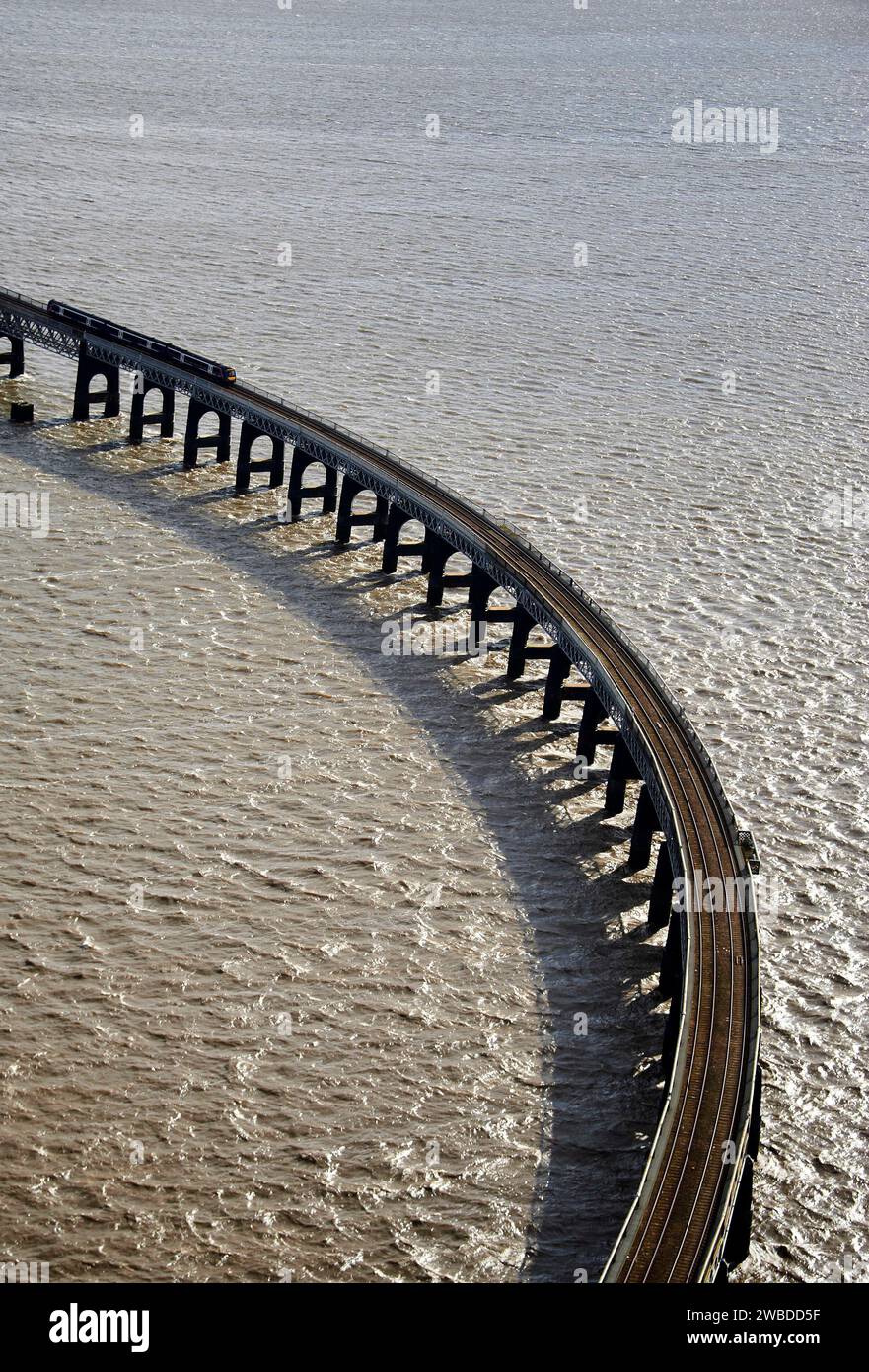 Tay bridge hi-res stock photography and images - Alamy