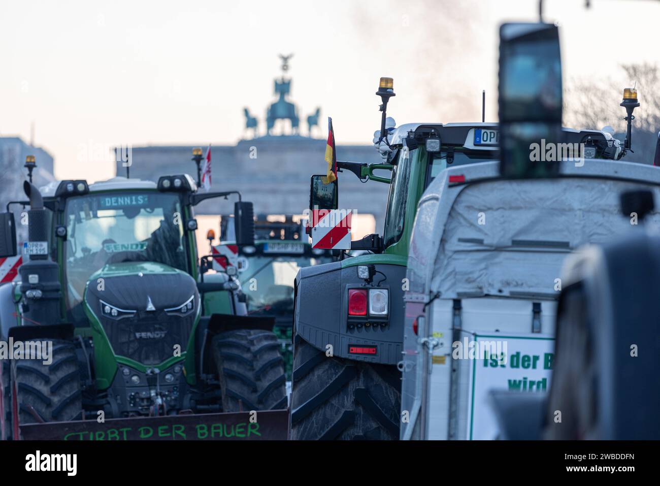 Traktoren Protest in Berlin Deutschland, Berlin, Strasse des 17. Juni ...