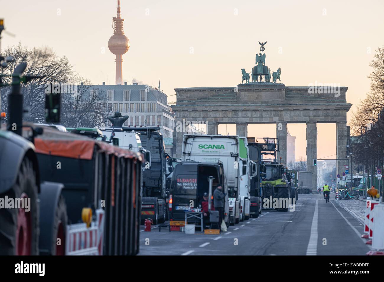 Traktoren Protest in Berlin Deutschland, Berlin, Strasse des 17. Juni ...