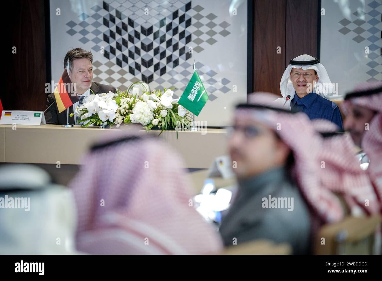 Riad, Saudi Arabia. 10th Jan, 2024. Robert Habeck (l, Alliance 90/The ...