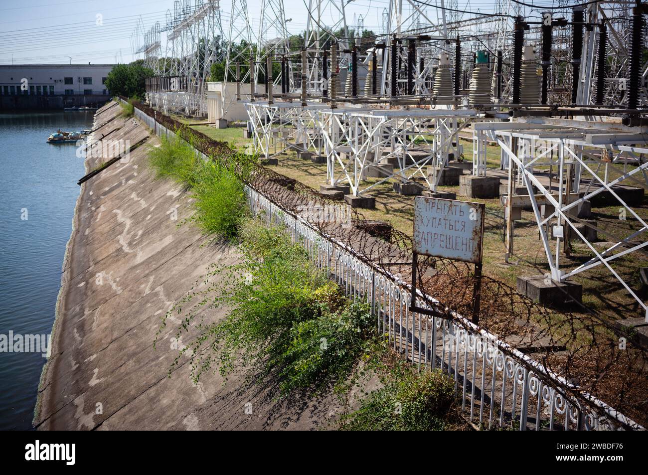 Dnipro hydroelectric dam and turbine generator hall Stock Photo - Alamy