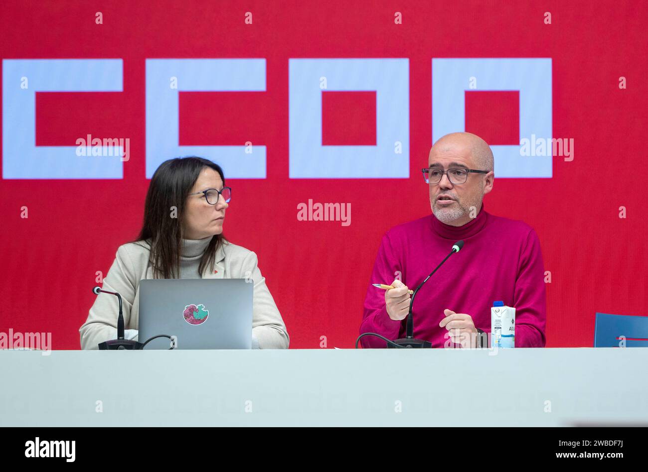 The secretary general of CCOO, Unai Sordo (right) and the confederal ...