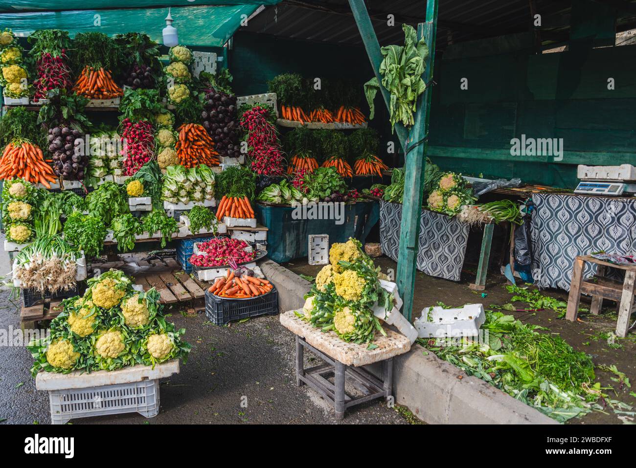Woman vegetable stand illustration hi-res stock photography and images ...