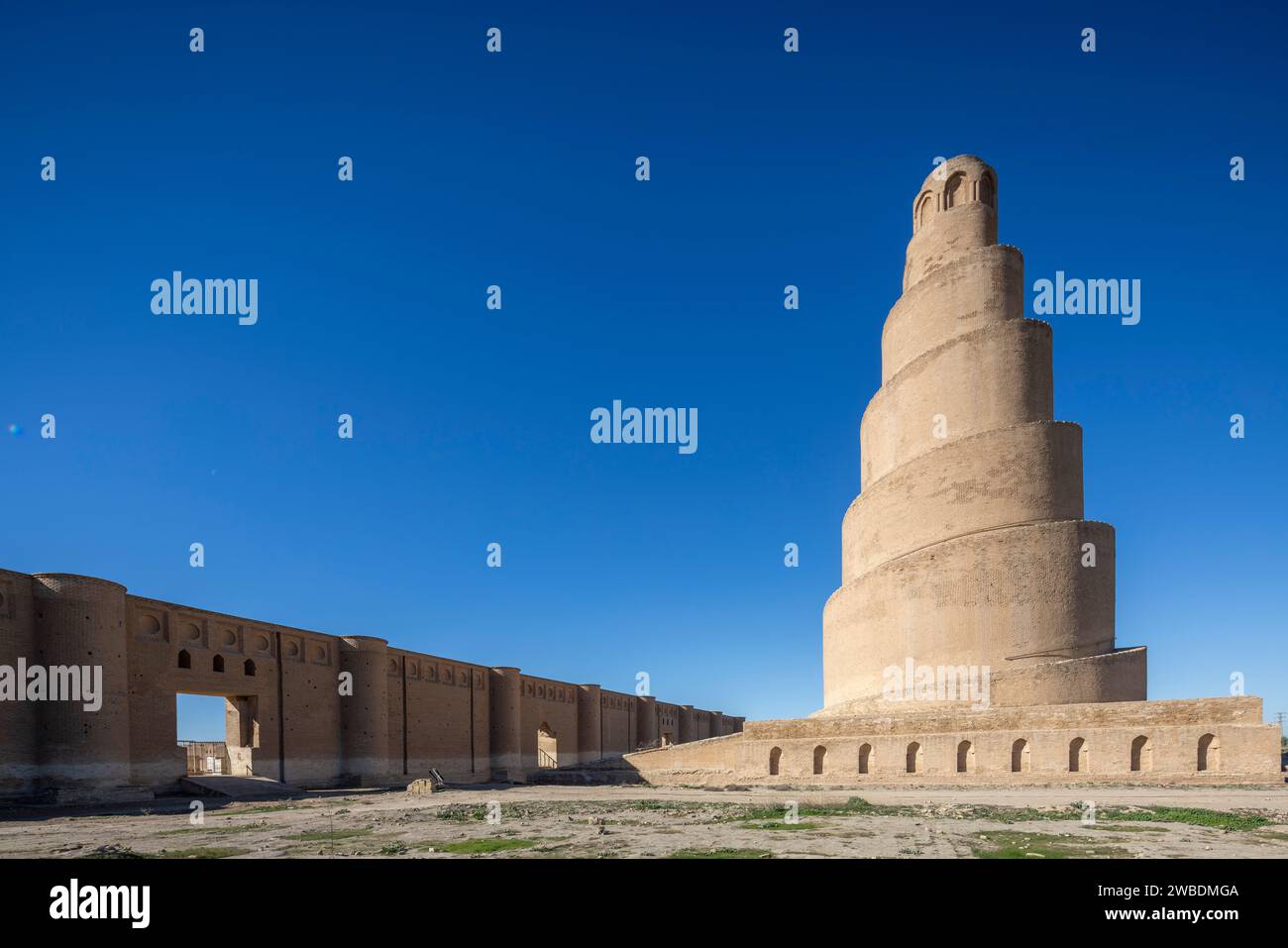 The 9th century Abbasid Great Mosque of Samarra and its helicoidal ...