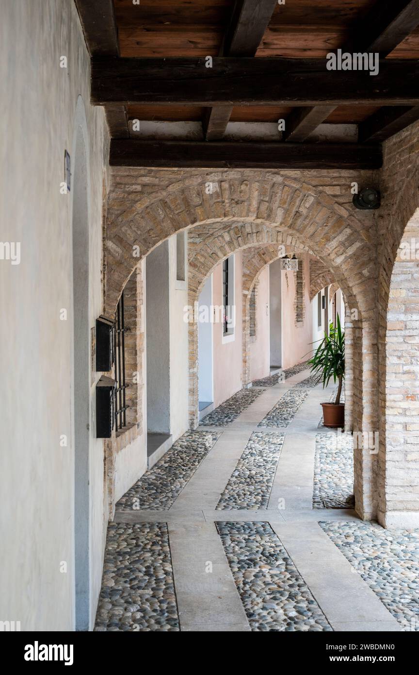 Architecture and art in the ancient fortified village of Valvasone ...