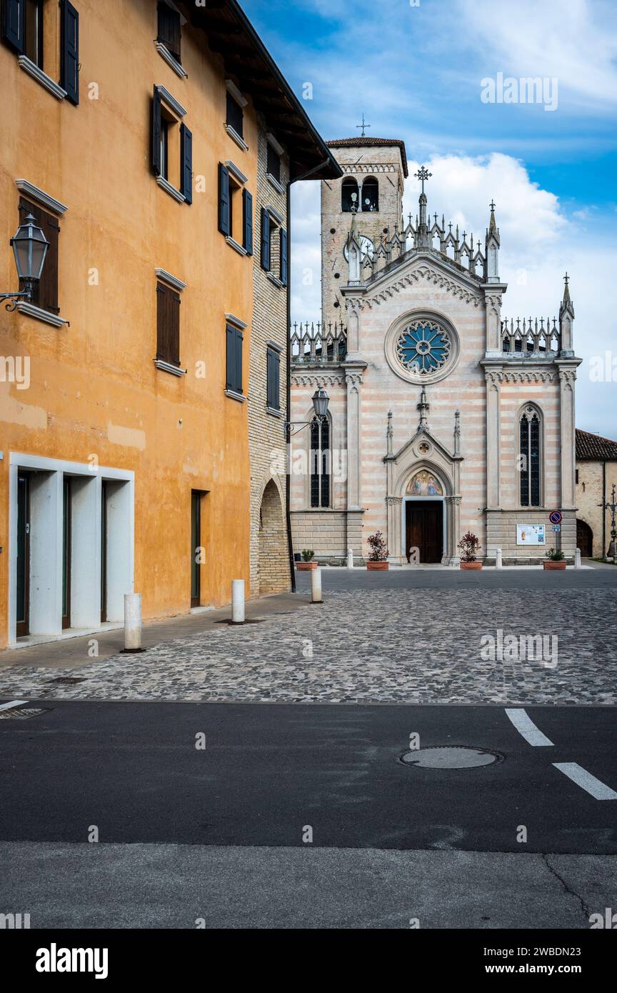 Architecture and art in the ancient fortified village of Valvasone ...
