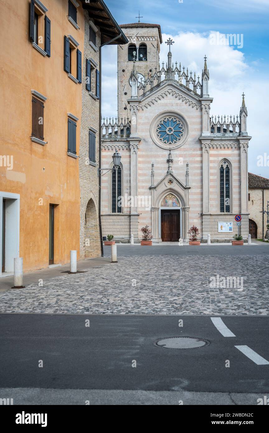 Architecture and art in the ancient fortified village of Valvasone ...