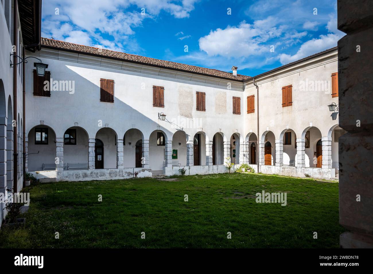 Architecture and art in the ancient fortified village of Valvasone ...