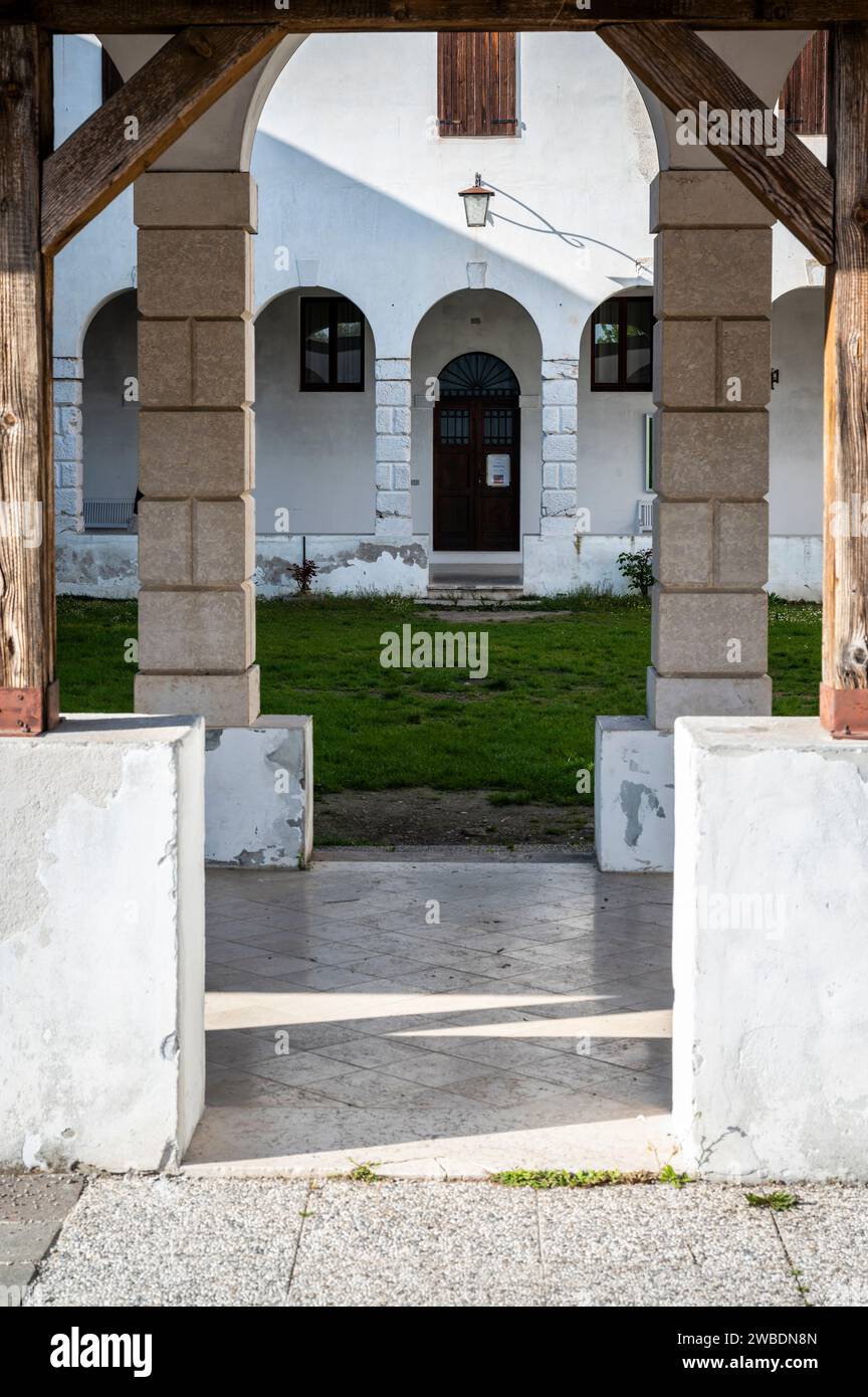 Architecture and art in the ancient fortified village of Valvasone ...