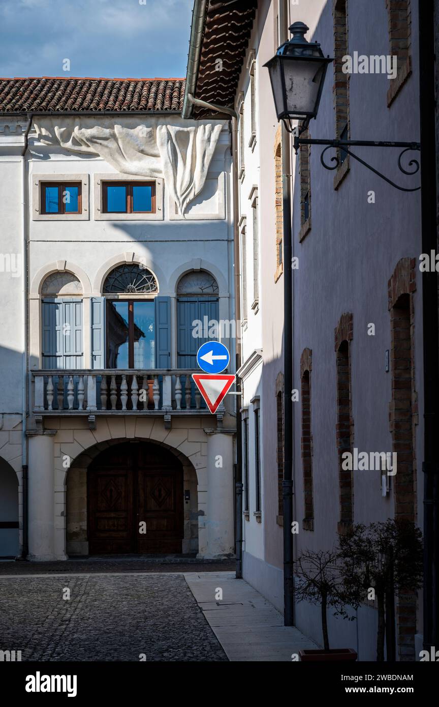 Architecture and art in the ancient fortified village of Valvasone ...